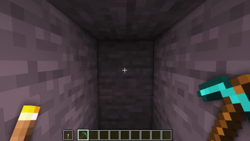 Minecraft - How to Use Left Hand for Holding Items & Shield - Gamer Empire